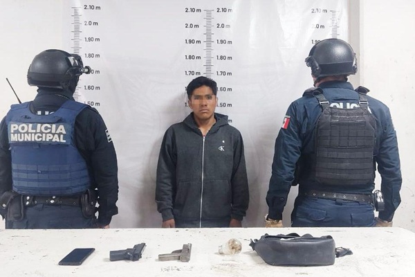 Seguridad Ciudadana de Cuautlancingo detienen a hombre por portación de arma de fuego - Urbano
